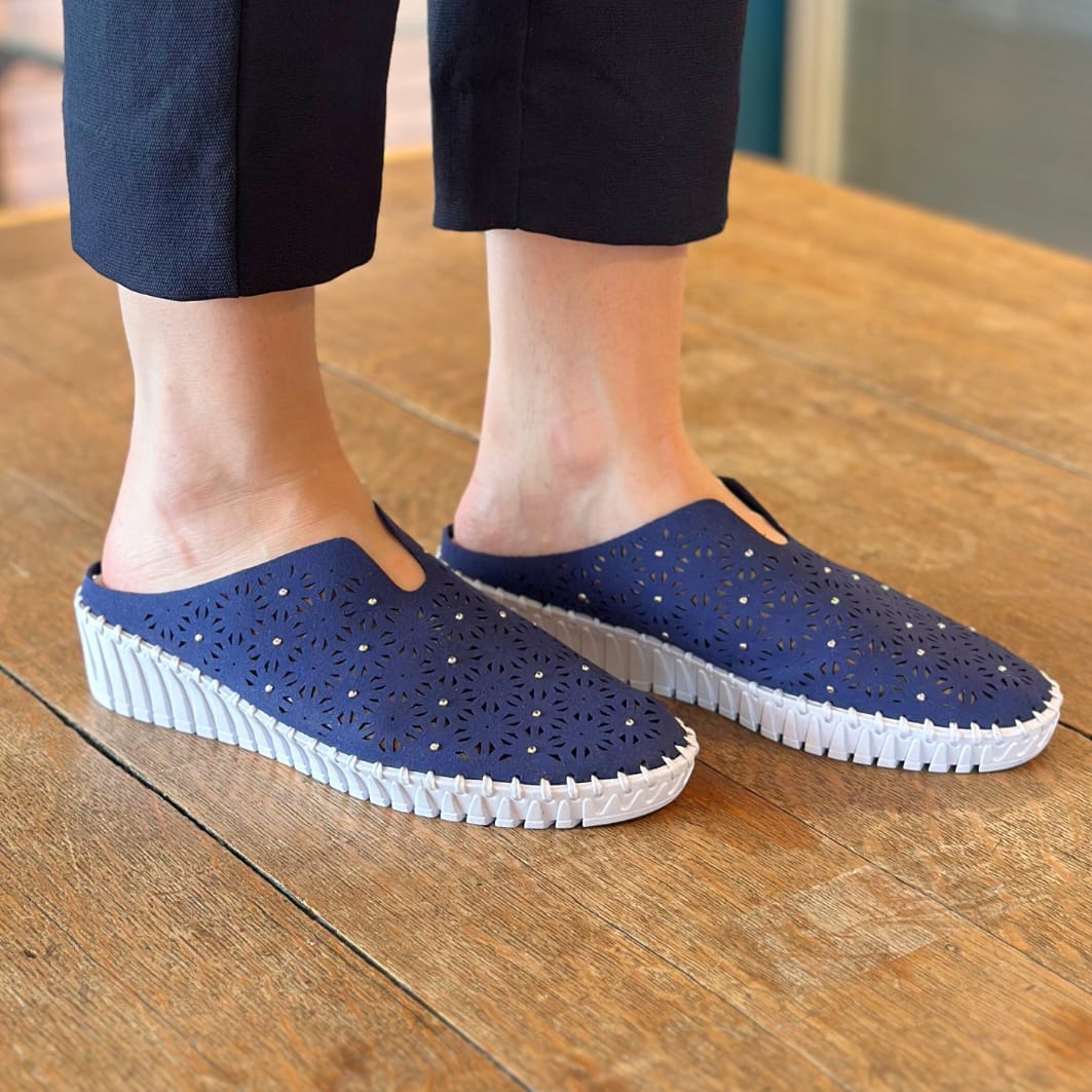 Tina Navy - Bernie Mev